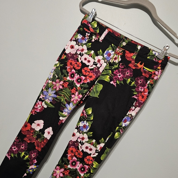 2B Bebe | Pants & Jumpsuits | 2b Bebe Slim Cut Floral Slacks | Poshmark